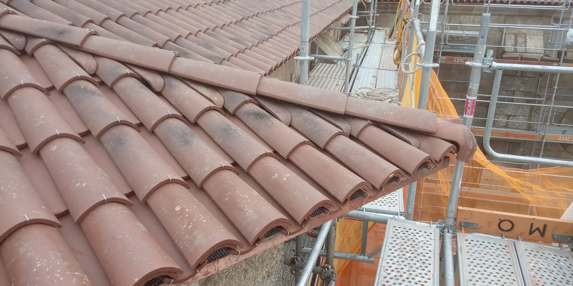 Rehabilitación parcial de las cubiertas del monasterio de Santa María ...