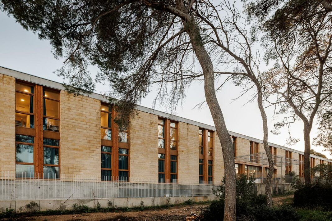 Residencia para personas mayores en Pòrtol | Santi Vives Sanfeliu ...