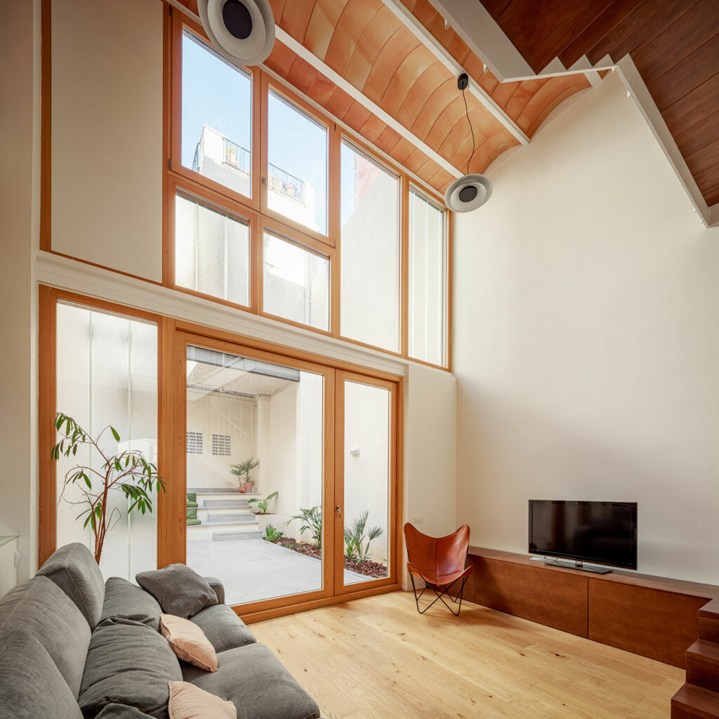 Pantera House. Renovación de una vivienda entremedianeras | MA+SA ...