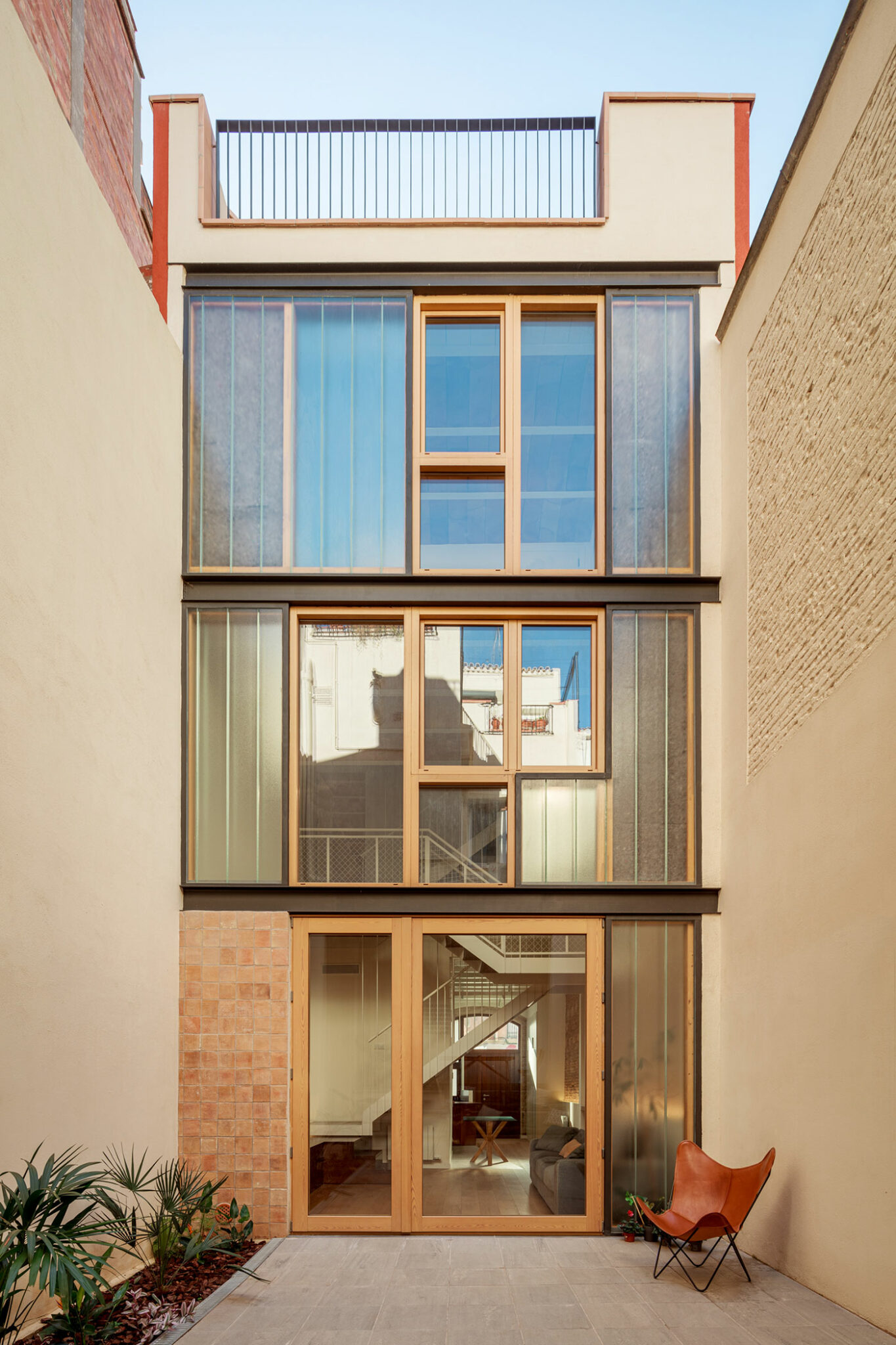 Pantera House. Renovación de una vivienda entremedianeras | MA+SA ...