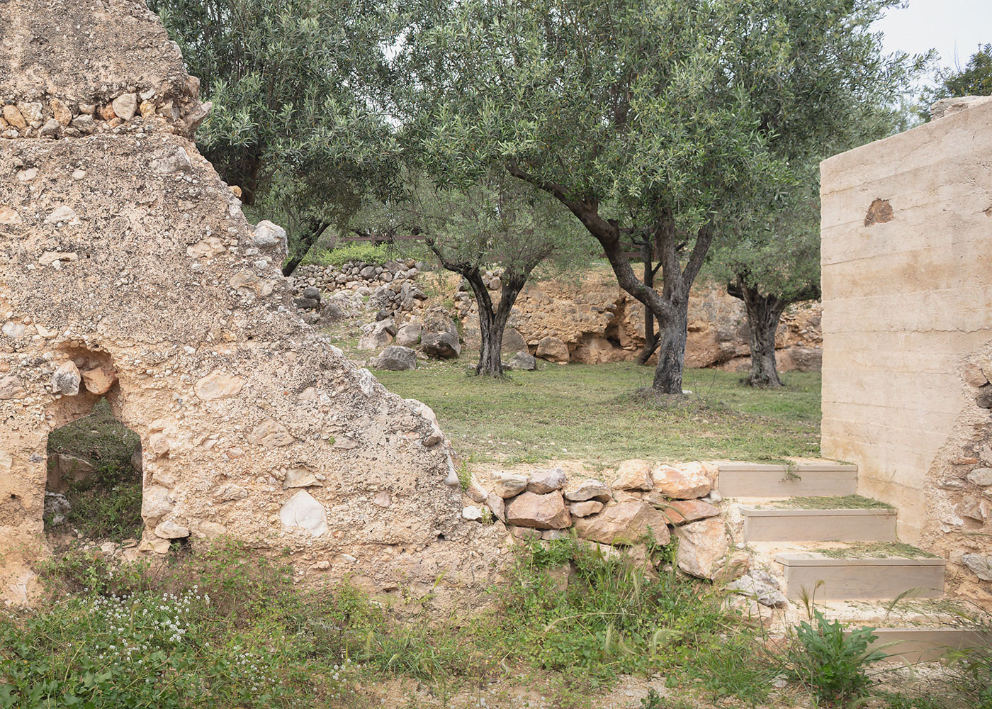 Restauración y puesta en valor del conjunto defensivo amurallado del ...